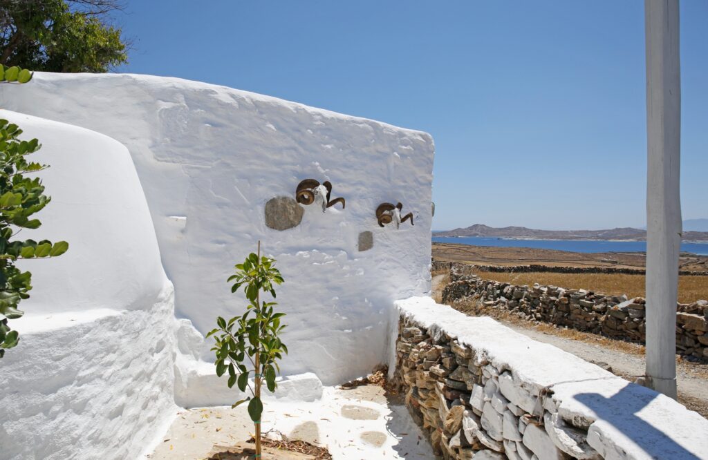 A day in Rineia, Mykonos' hidden paradise | travel.gr