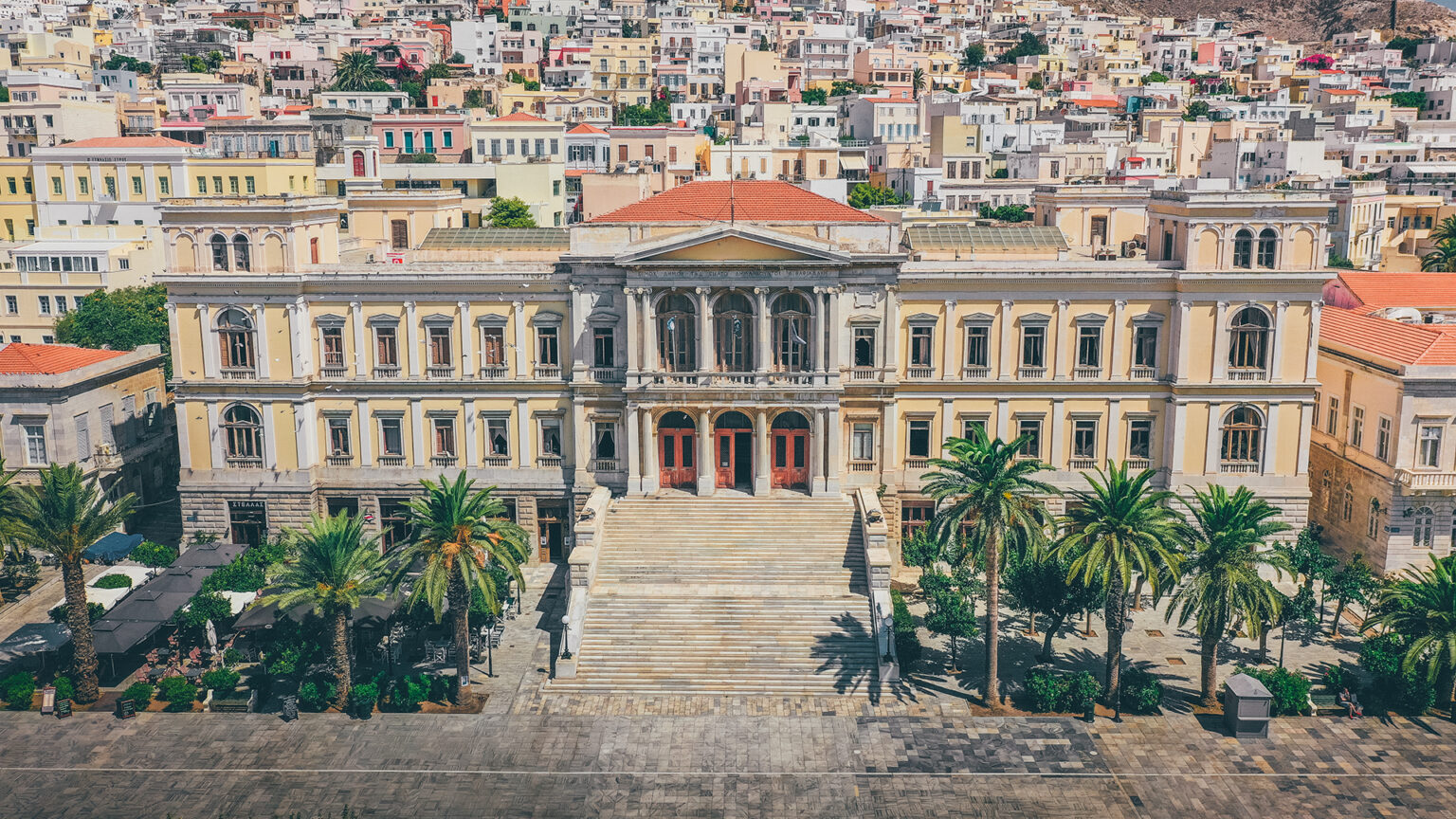 Σύρος, το κομψοτέχνημα των Κυκλάδων| travel.gr