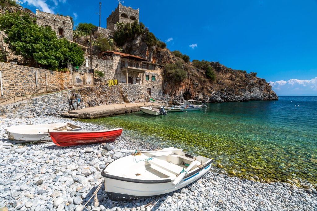 Η παραθαλάσσια Πελοπόννησος σε 10 στάσεις | travel.gr