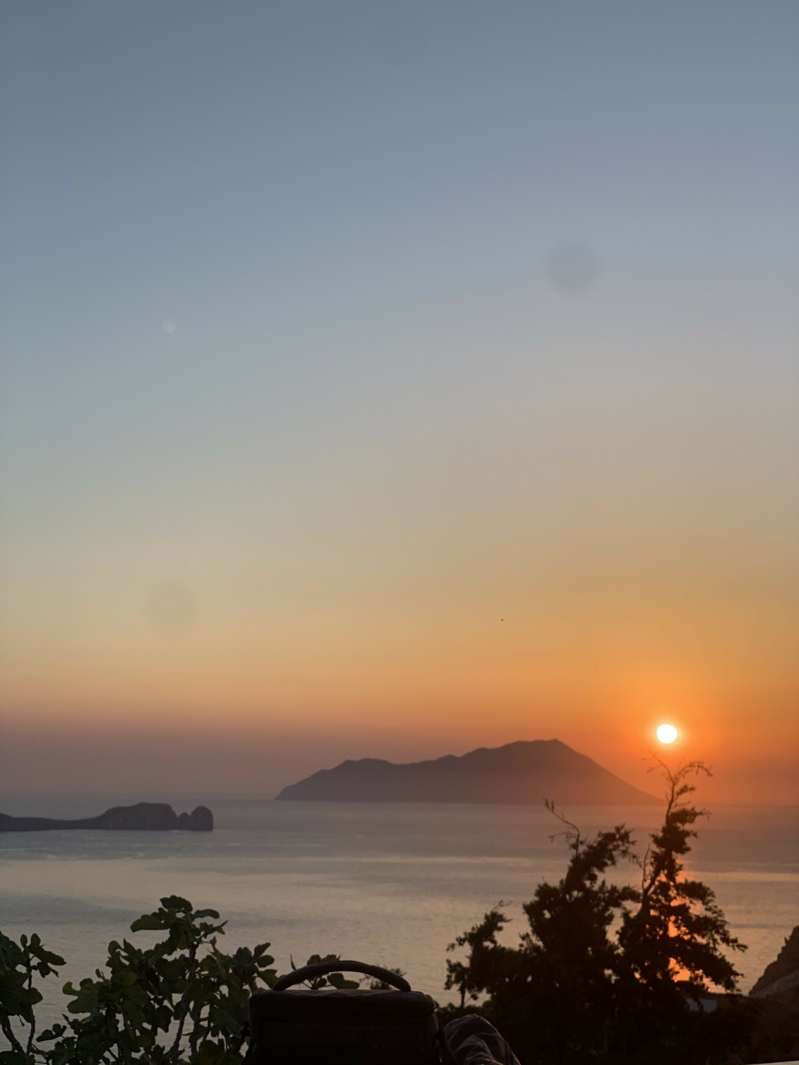 The Milos experience by Lito Karamitsou | travel.gr