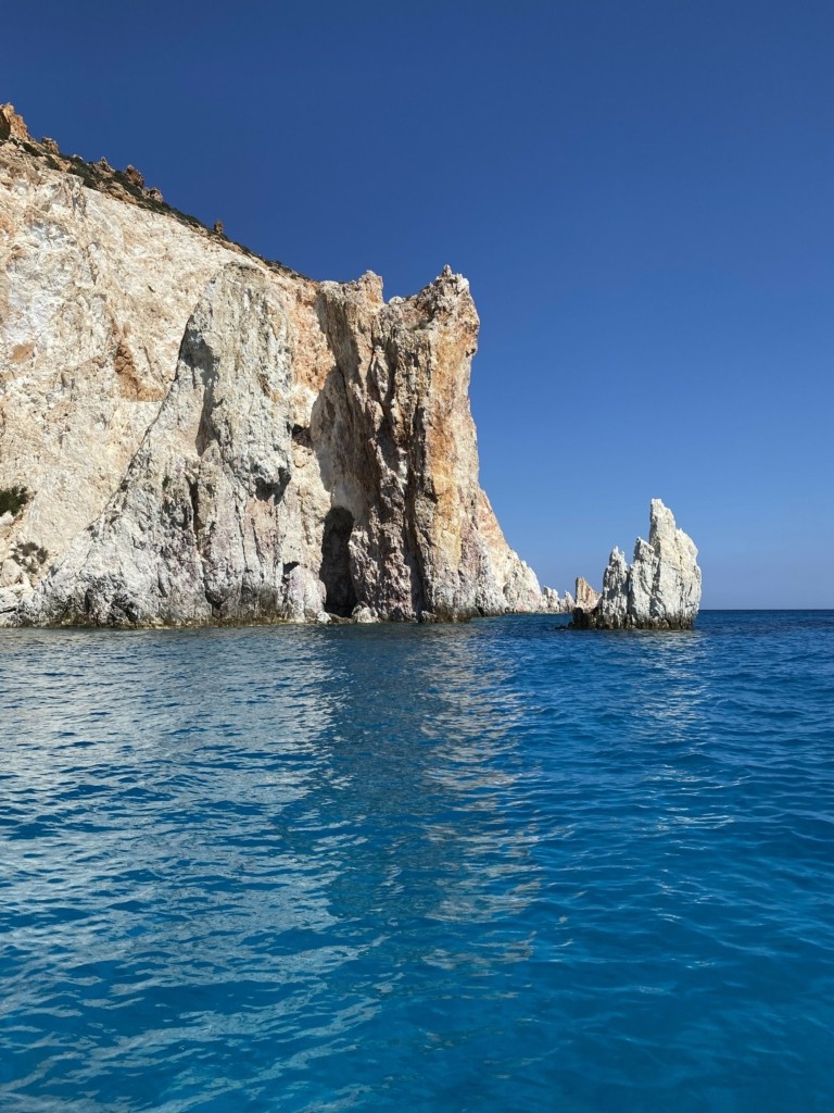 The Milos experience by Lito Karamitsou | travel.gr