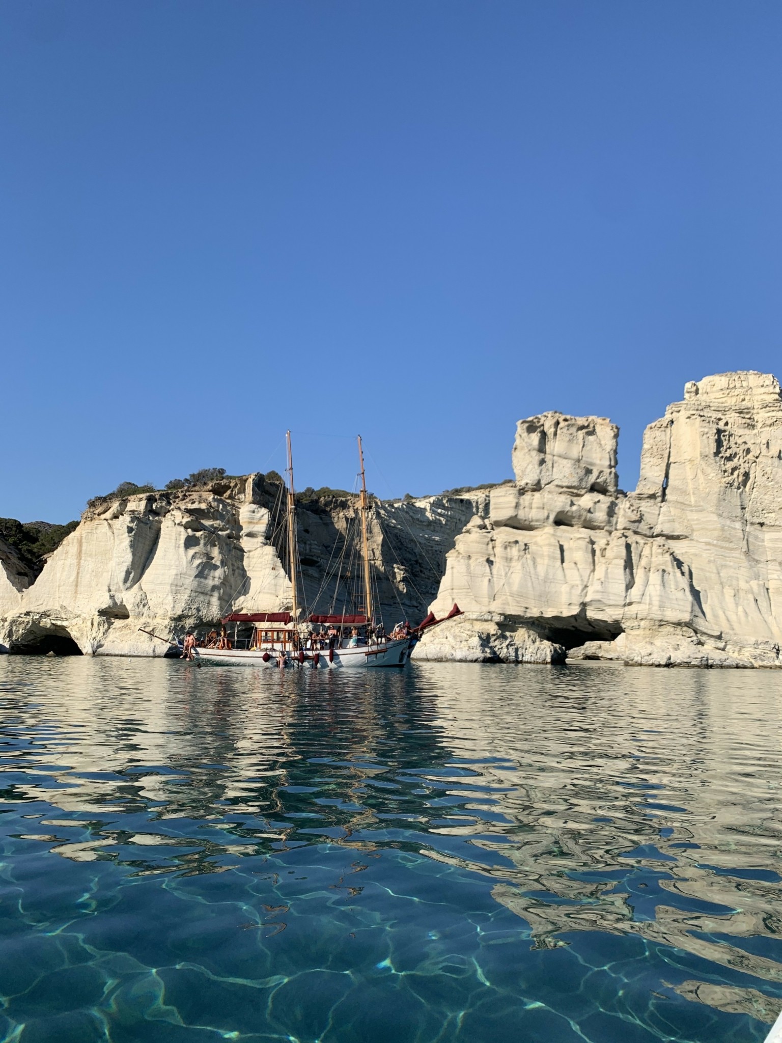 The Milos experience by Lito Karamitsou | travel.gr