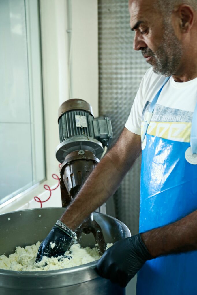 Cheese tastes different in this Mykonos dairy | travel.gr