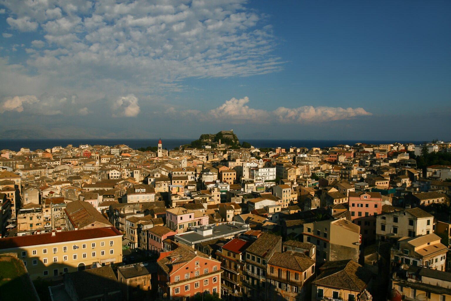 5 must-see historical churches in Corfu's Old Town| travel.gr