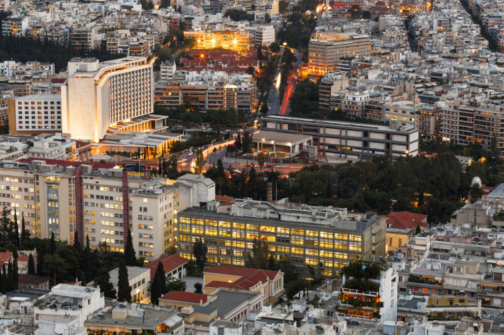 Ένας εμβληματικός περίπατος στο κέντρο της Αθήνας γεμάτος εικόνες και ...