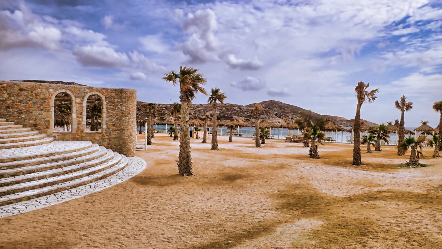 Ίος: Όλο το νησί μια χρυσή αμμουδιά | travel.gr