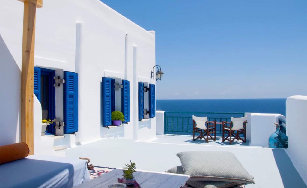 Έξι Airbnb πάνω στο κύμα για σύντομες αποδράσεις από την Αθήνα| travel.gr