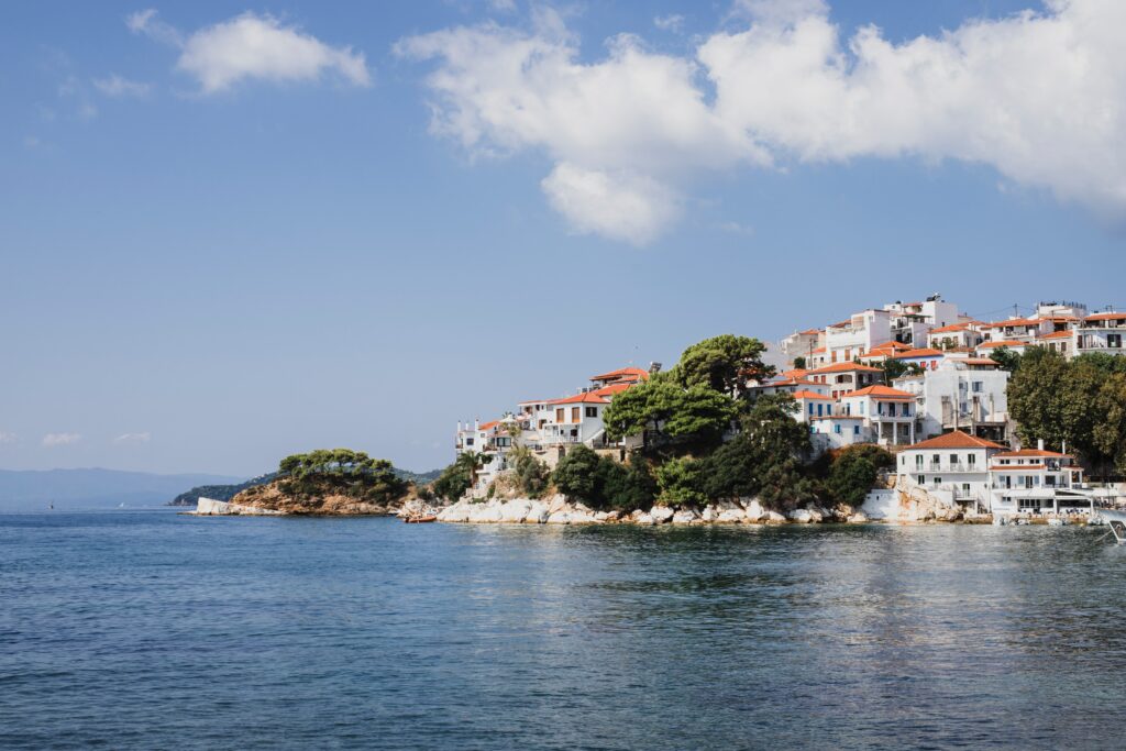 Skiathos: cosmopolitan island in the Northern Sporades | travel.gr