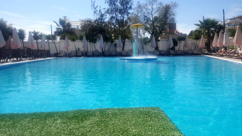 9 swimming pools in Athens, covering all areas | travel.gr