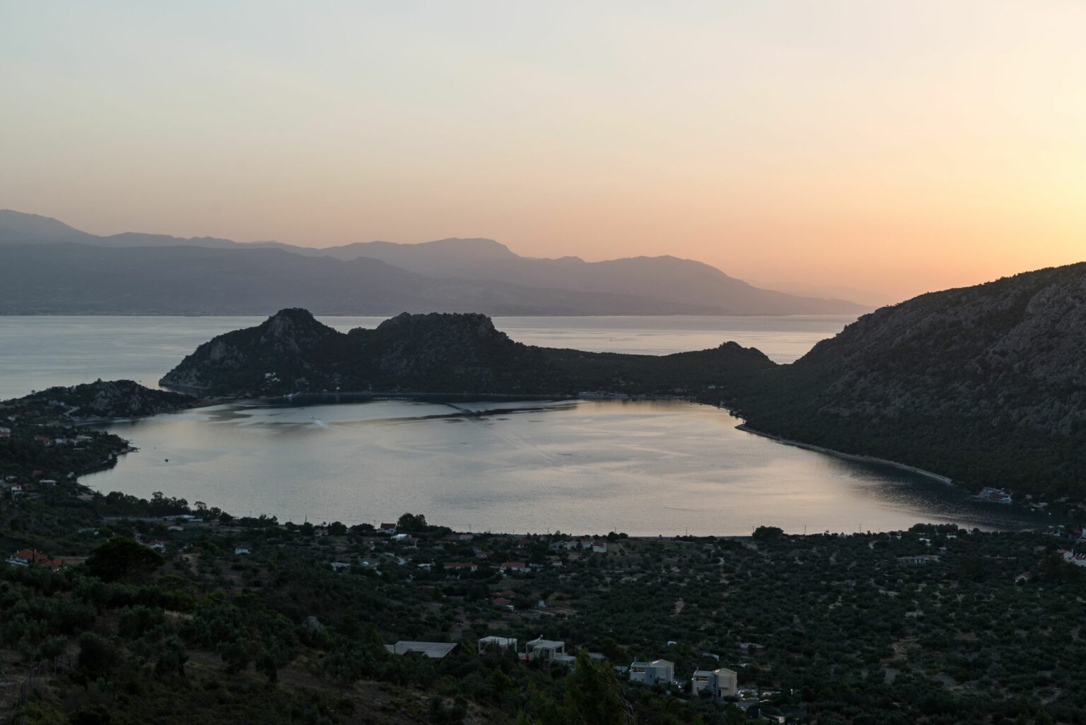 3 λίμνες κοντά στην Αθήνα με φύση, καλό φαγητό και ωραίες διαδρομές ...