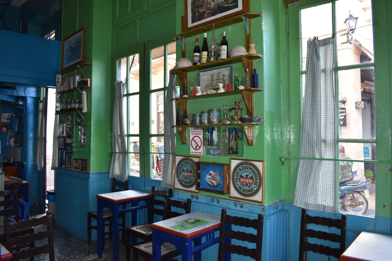 Τα 5 τοπ μέρη στην Αίγινα με φρέσκο ψάρι και εκλεκτούς μεζέδες| travel.gr