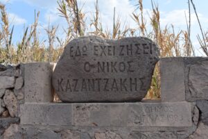 Ανακαλύπτοντας τα ιστορικά κτήρια στην πόλη της Αίγινας| travel.gr