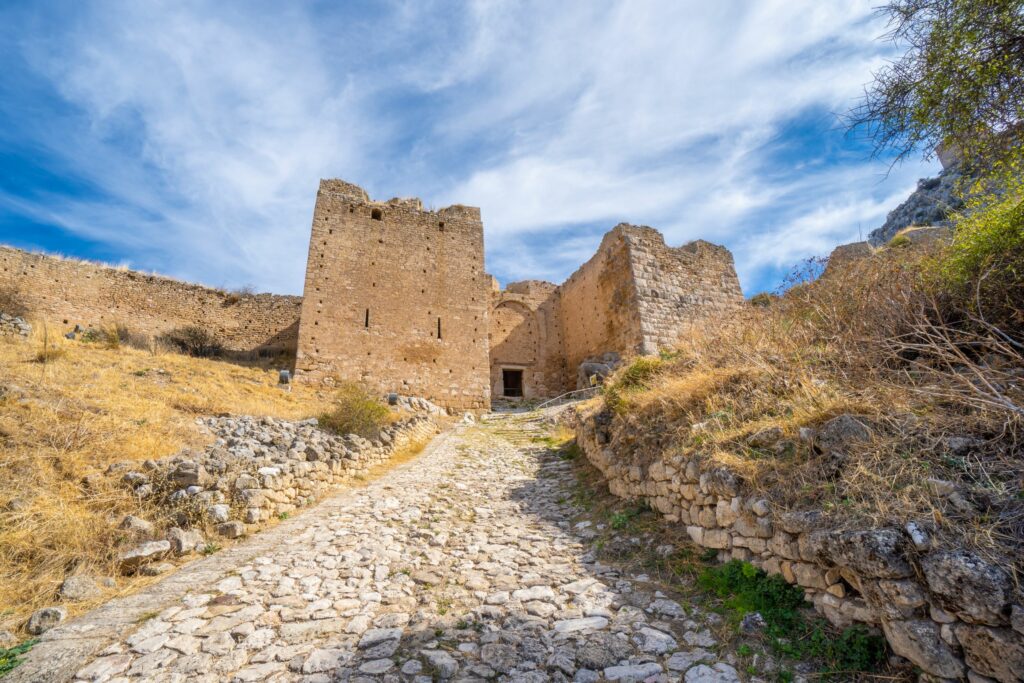 A day in Acrocorinth, the imposing fortress of the Peloponnese | travel.gr