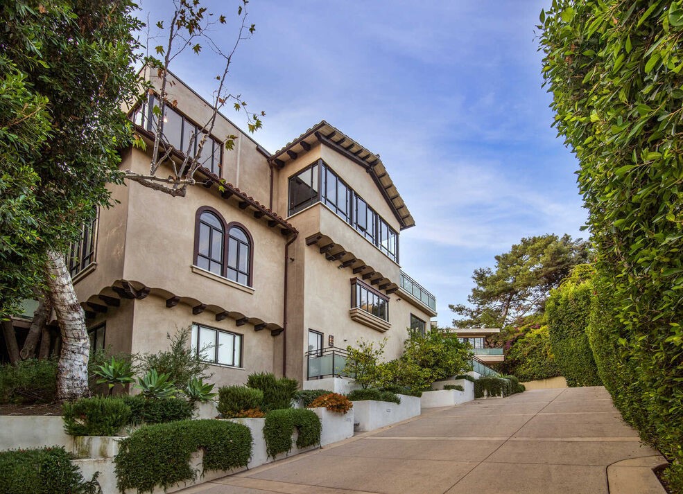 Το πολυτελές σπίτι της Ριάνα στο Χόλιγουντ πωλείται για 7,9 εκατ ...