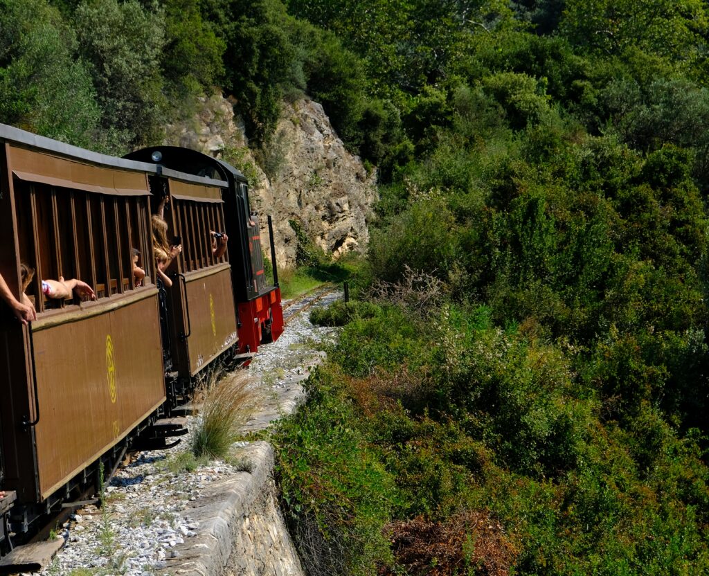 Βόλτα με το τρενάκι του Πηλίου, μια ιδιαίτερη ιστορική διαδρομή| travel.gr