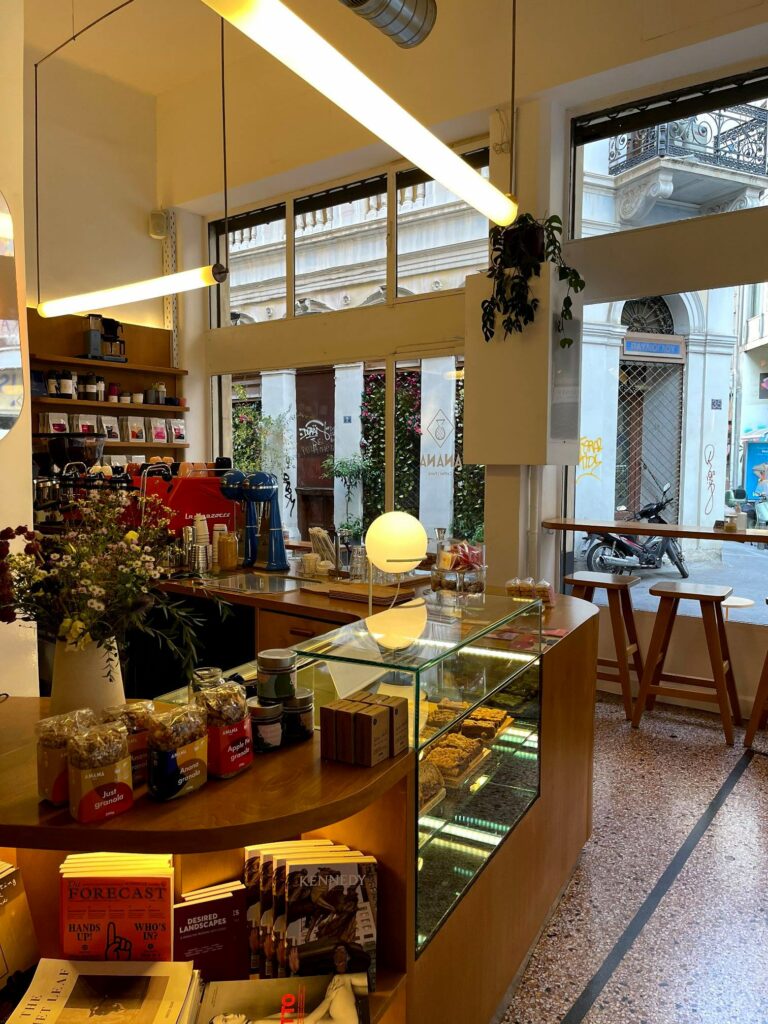 Δέκα coffee shop της Αθήνας που σερβίρουν τον καφέ και στο χέρι | travel.gr