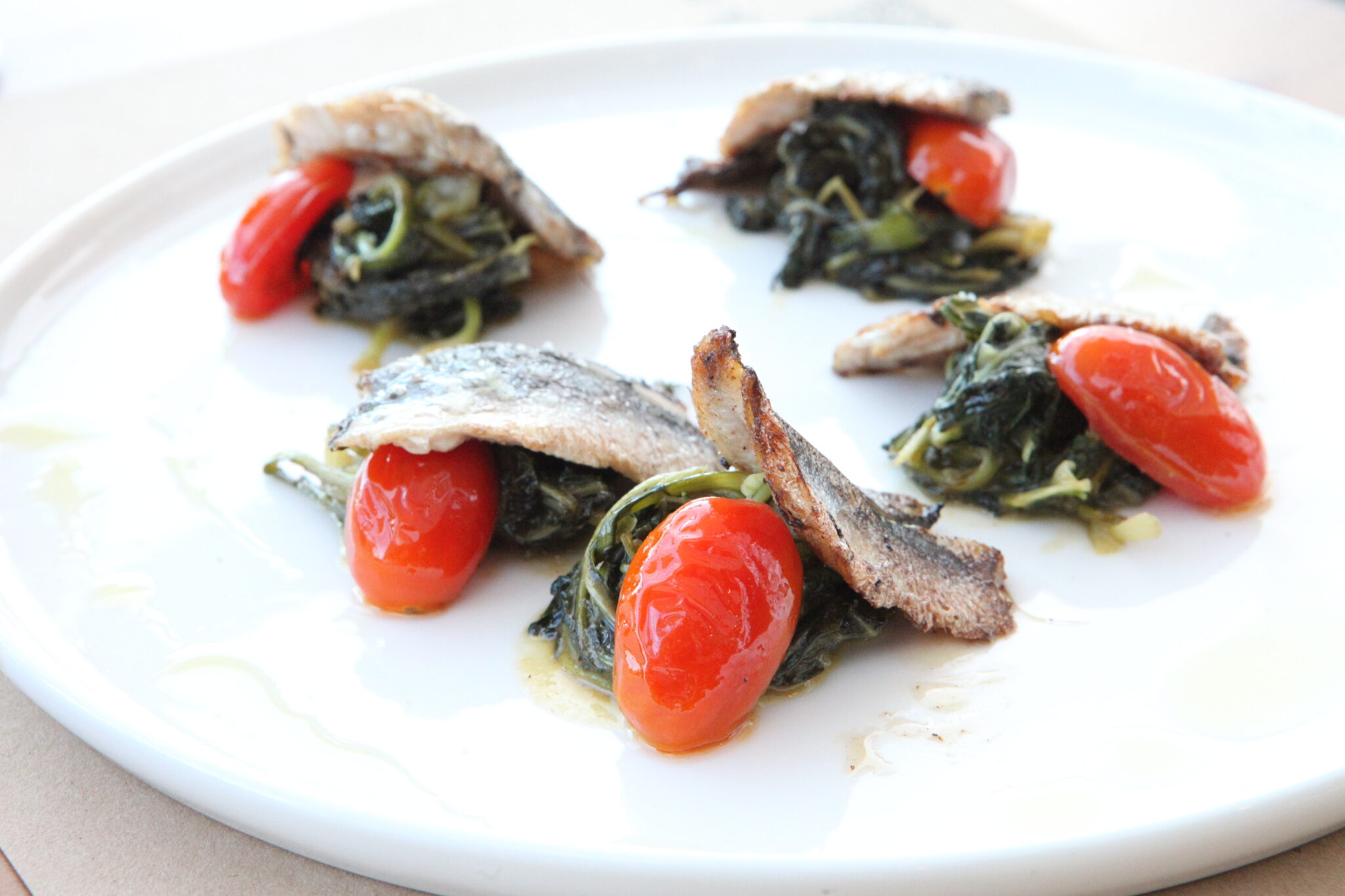 Τρεις γευστικές στάσεις στην στολισμένη Ερμού - Hot Spots κατά μήκος ...