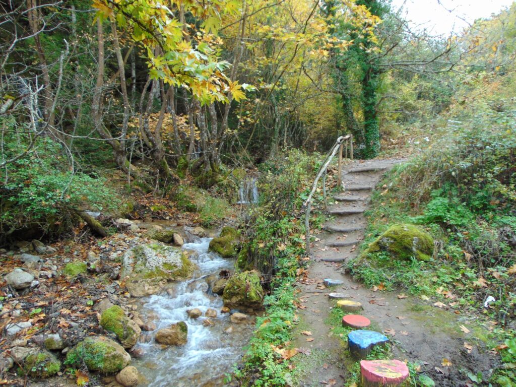Μια μέρα στο πάρκο της Παύλιανης - Γέφυρες με μουσική, κούνιες και ...
