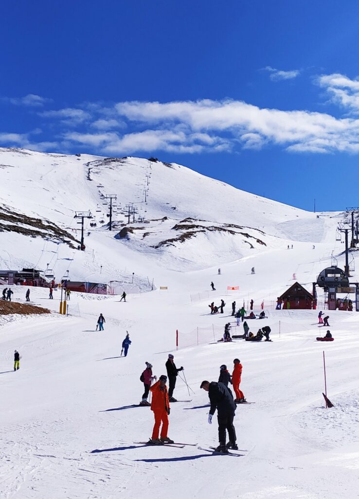 Five ski resorts in Greece for beginners and first-timers | travel.gr