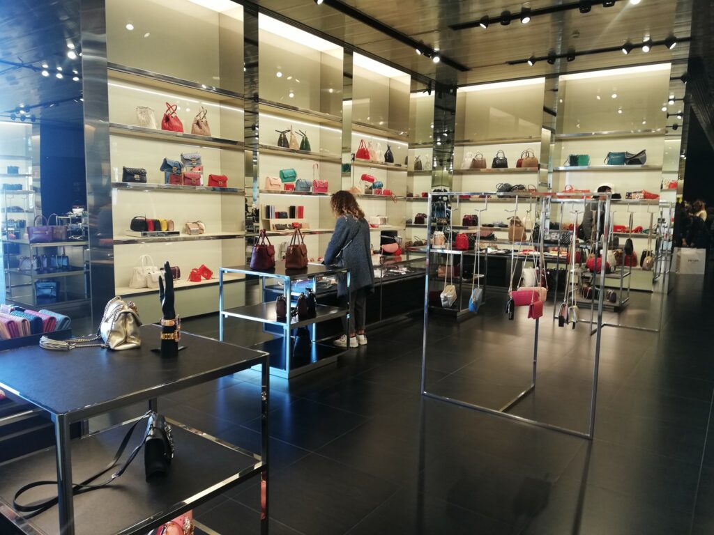 Φινετσάτη βόλτα και προσιτά ψώνια σε 6 όμορφα εκπτωτικά χωριά της ...