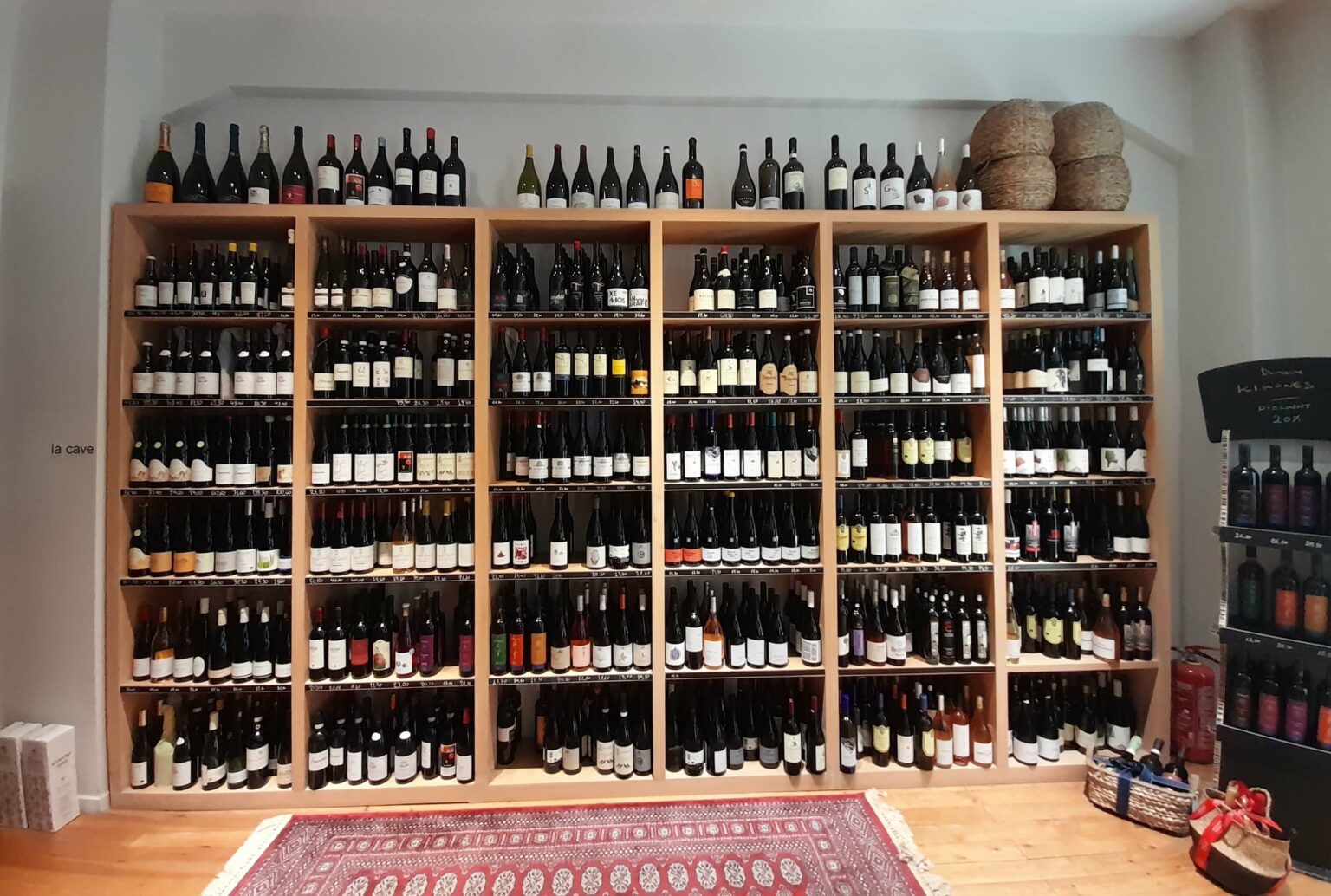 Για κρασί στην καρδιά της Θεσσαλονίκης: Ένα wine bar με εξαιρετική ...