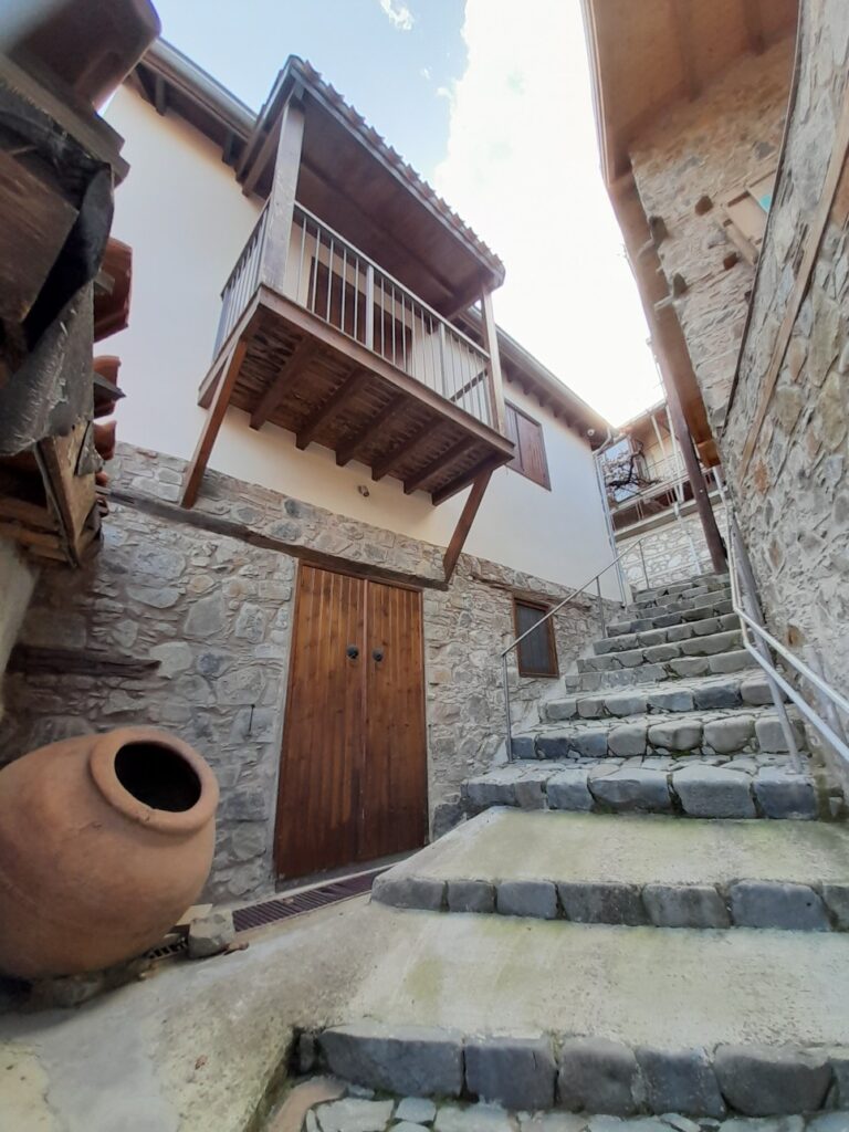Καλοπαναγιώτης: Η Αράχωβα της Κύπρου| travel.gr