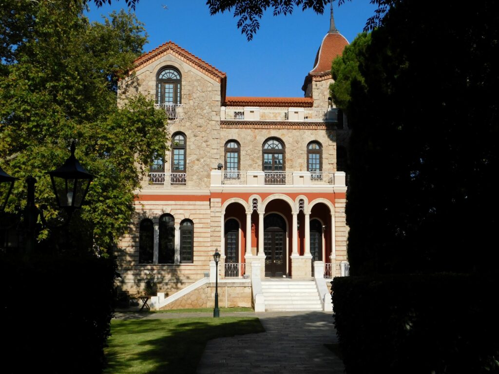Κηφισιά: H διαχρονική και κομψή συνοικία της Αθήνας σε 9 βήματα| travel.gr