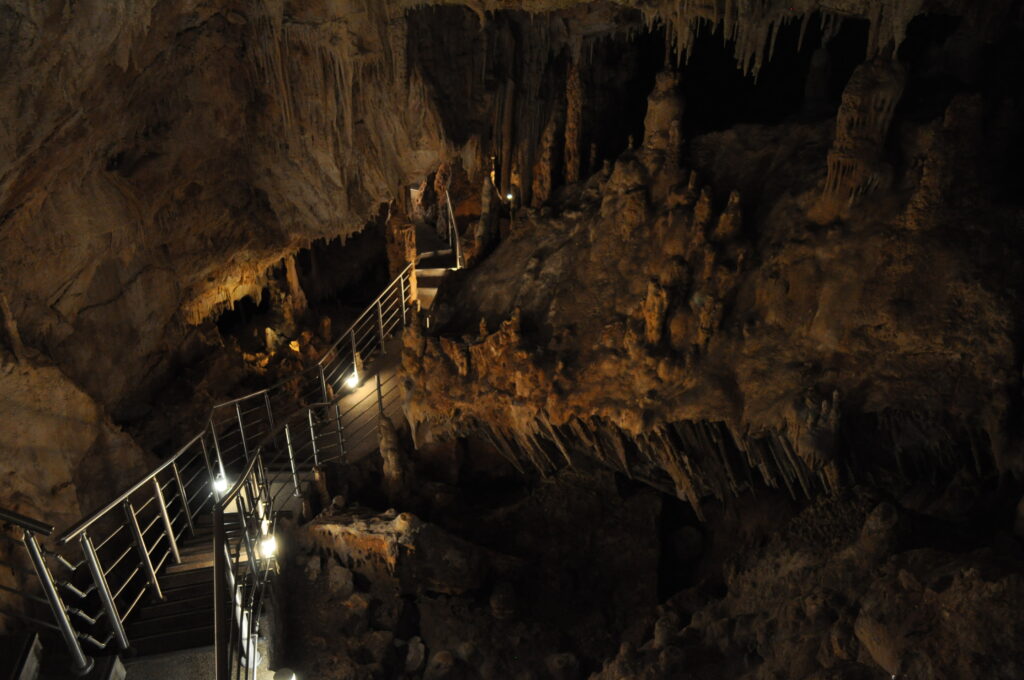 Koutouki: A cave of exceptional beauty on the outskirts of Hymettus ...