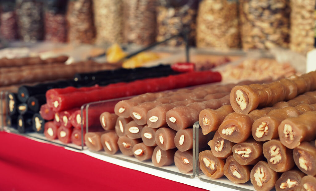 Σουτζούκος: Τα μυστικά του πιο φημισμένου παραδοσιακού γλυκίσματος της ...