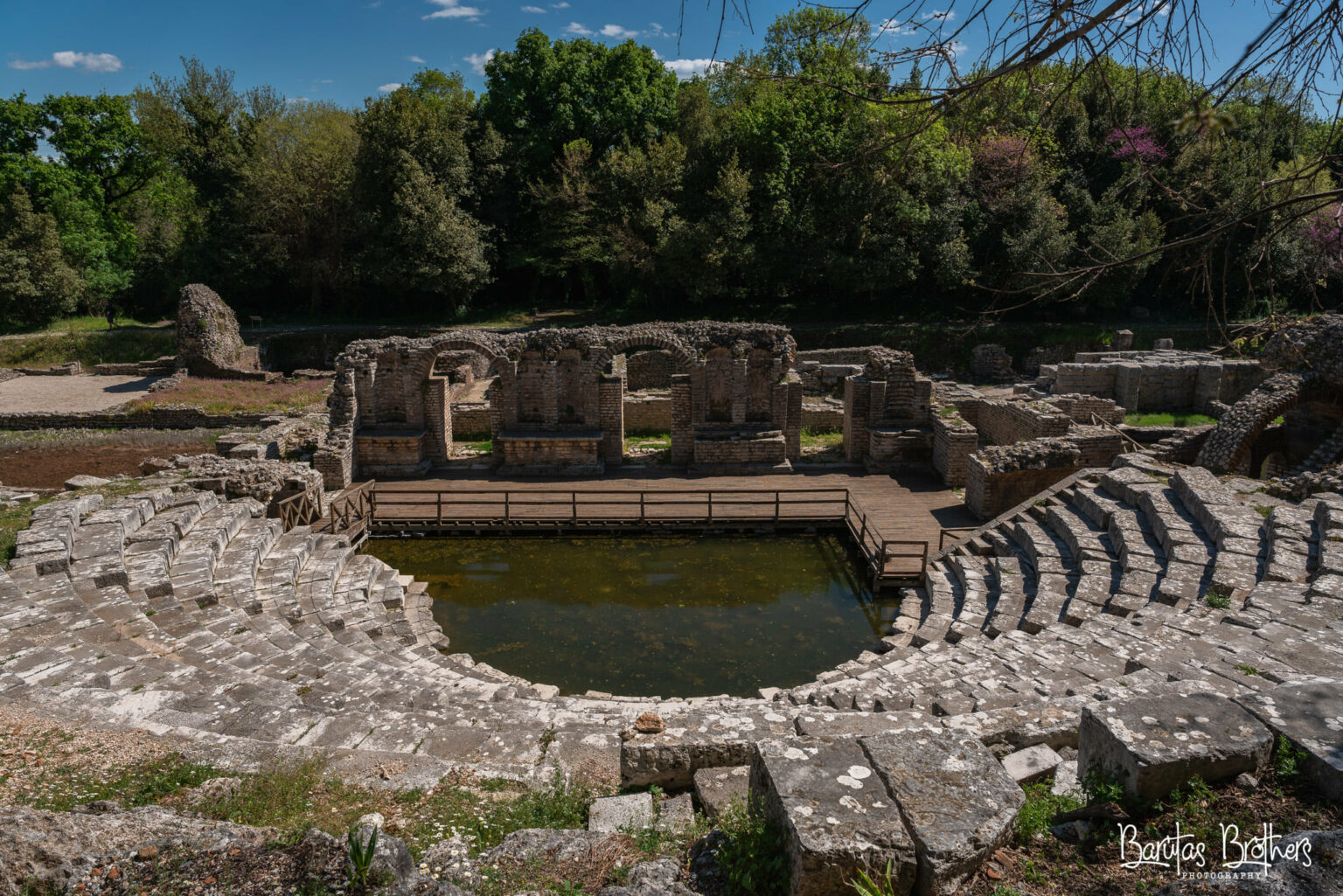 | travel.gr Ο Παπαδιαμάντης της Βορείου Ηπείρου - Μυρένα Σερβιτζόγλου
