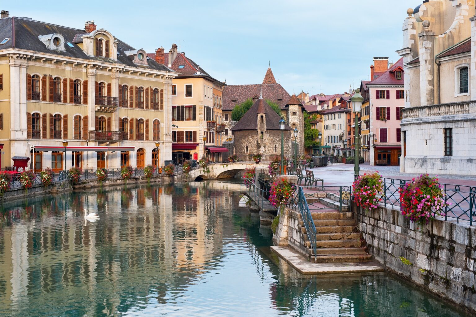 Annecy: Ταξίδι στη «Βενετία της Γαλλίας»| travel.gr