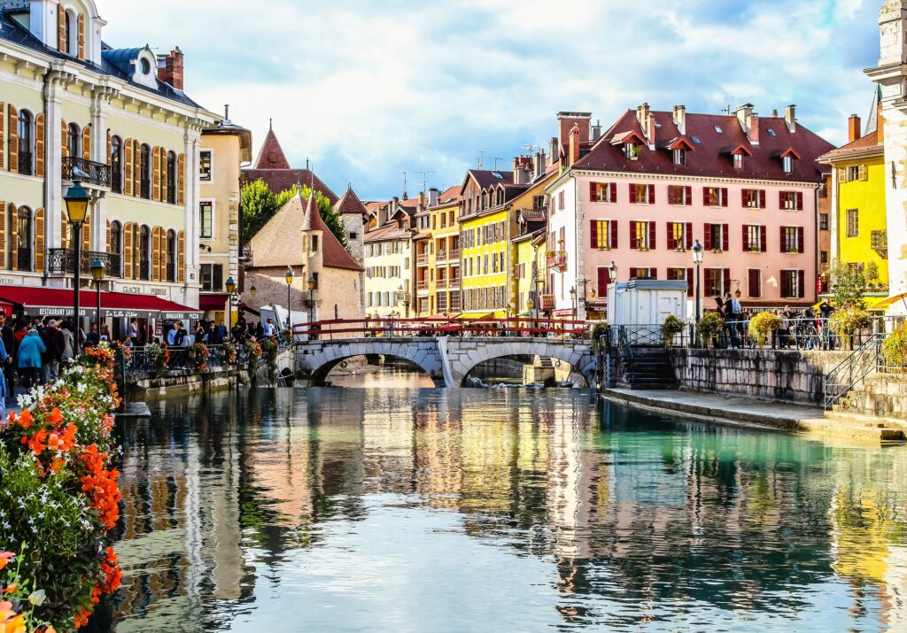 Annecy: Ταξίδι στη «Βενετία της Γαλλίας»| travel.gr