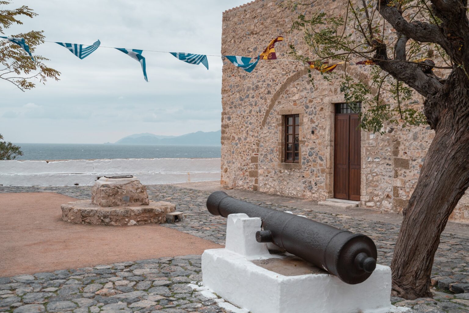 | travel.gr Μονεμβασιά: Πού θα μείνετε, τι θα φάτε πού θα πάτε