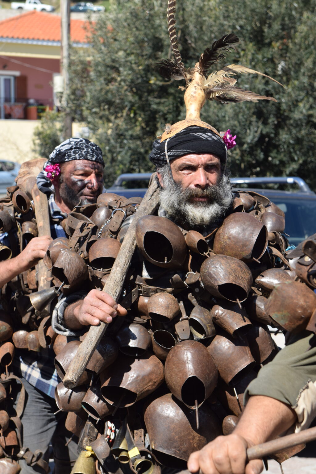 Οι «κουδουνάτοι» της Λέσβου -Το παραδοσιακό έθιμο που αναβιώνει την ...