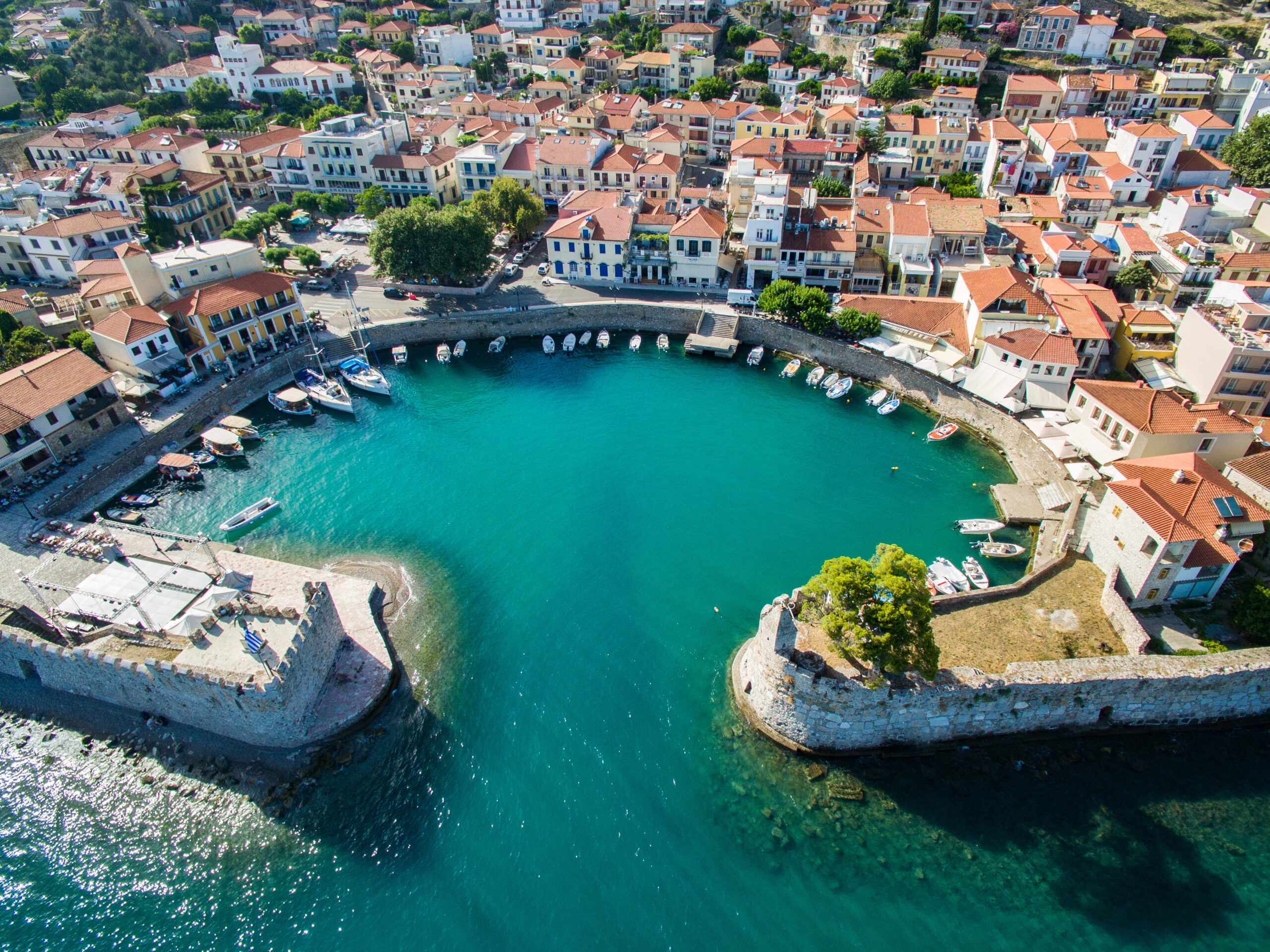 | travel.gr Nafpaktos combines is ideal for two-day getaways