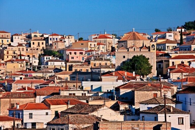 Κρανίδι κωμόπολη Αργολίδα νησιώτικο χρώμα | travel.gr