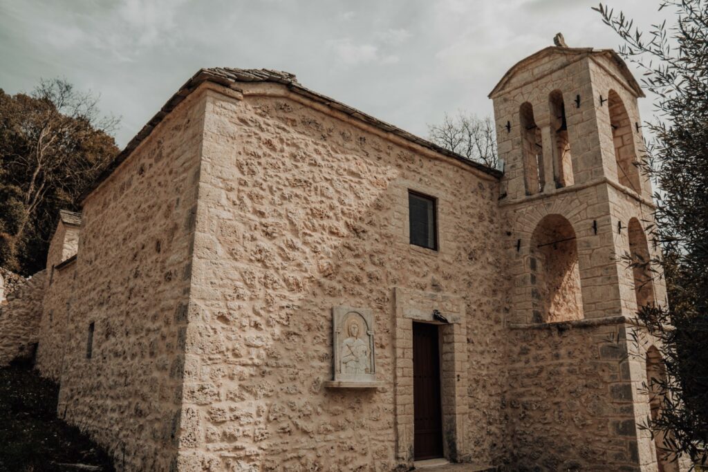 Παραμυθιά προορισμός-έκπληξη Θεσπρωτία μονοπάτια αρχαίο κάστρο ζωηρή ...