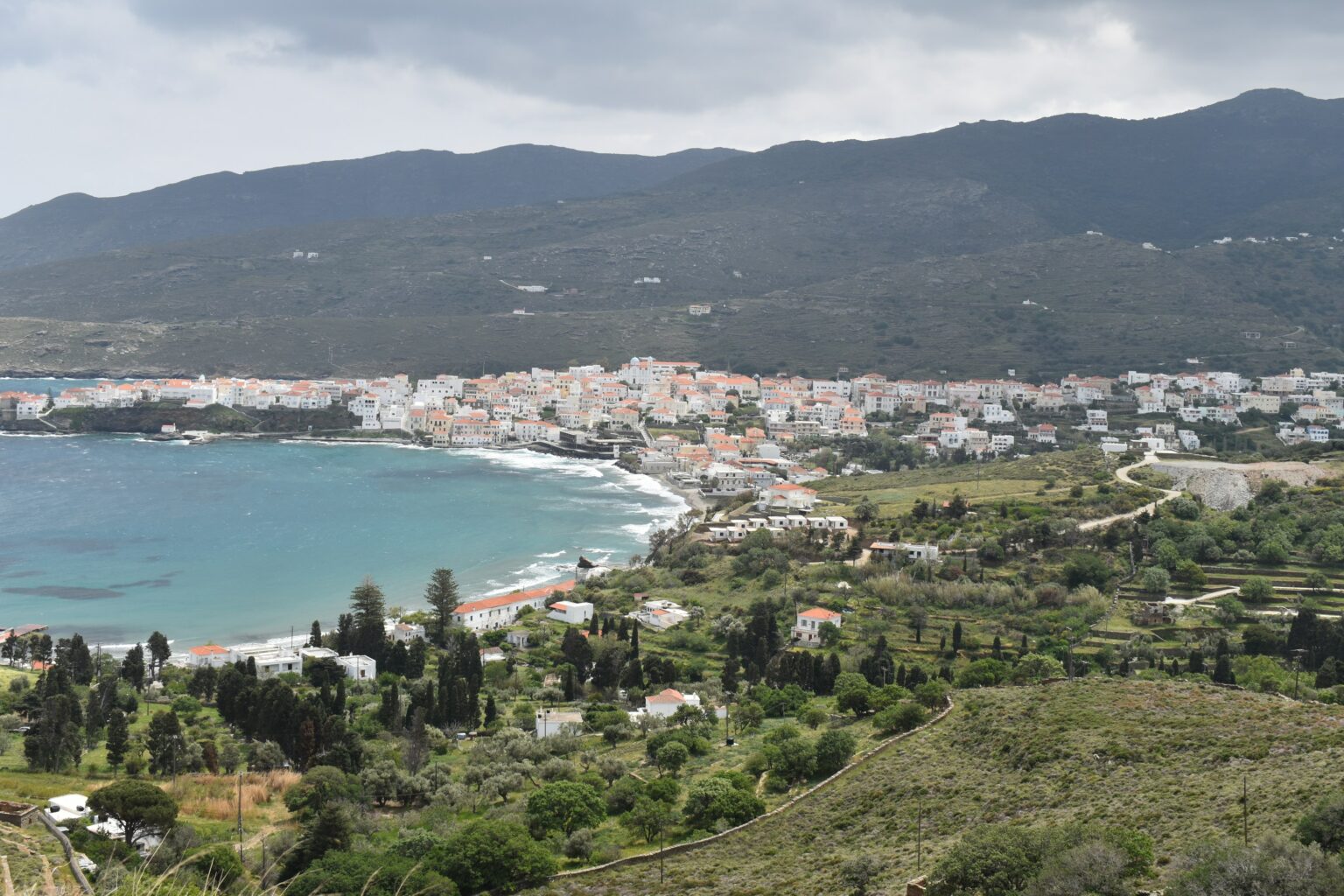 5 καταπράσινες εξορμήσεις πολύ κοντά στη Χώρα της Άνδρο | travel.gr