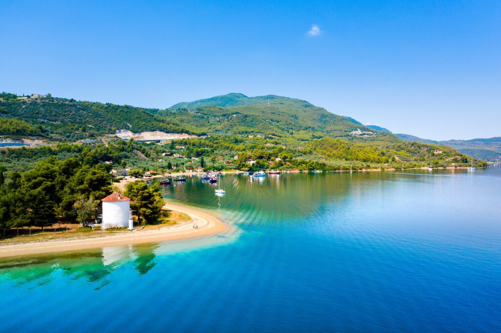 Lichada peninsula Τhe green-blue part of North Evia | travel.gr
