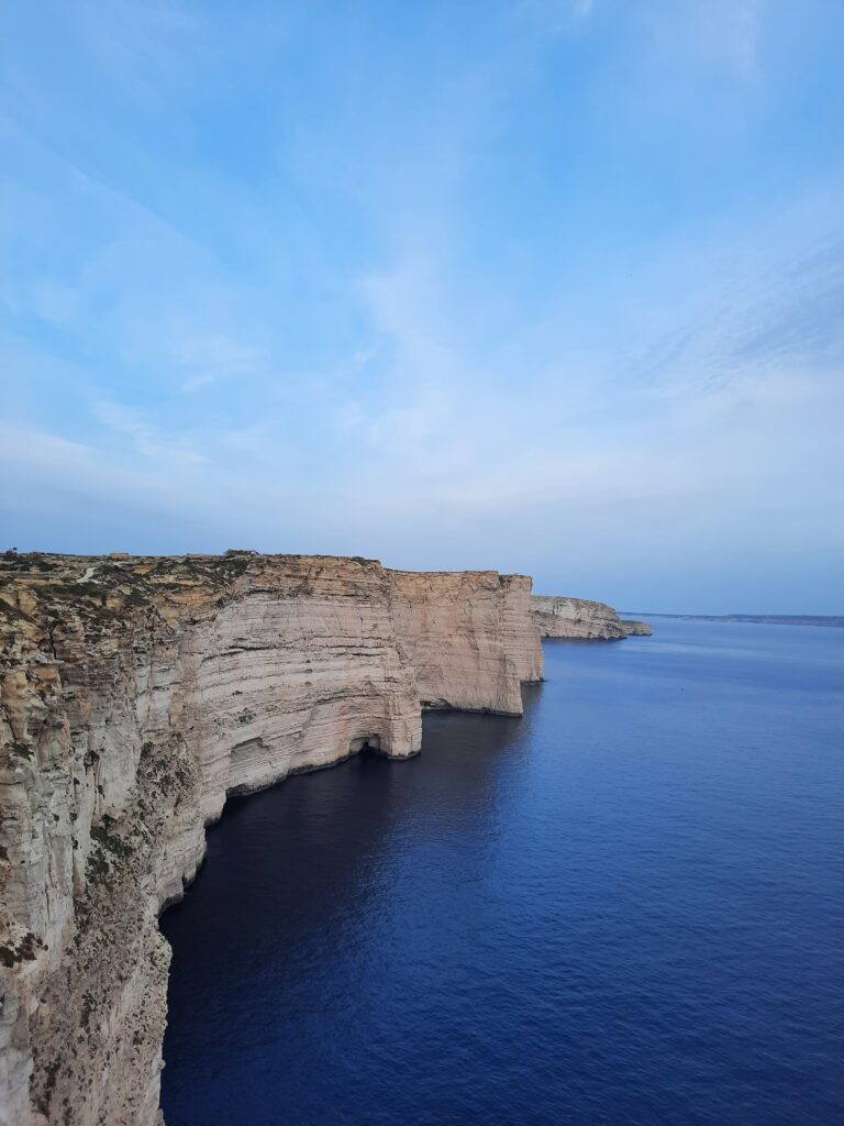 Τα επιβλητικά Sanap Cliffs της Μάλτας -Mια σειρά από βραχώδεις ακτές ...