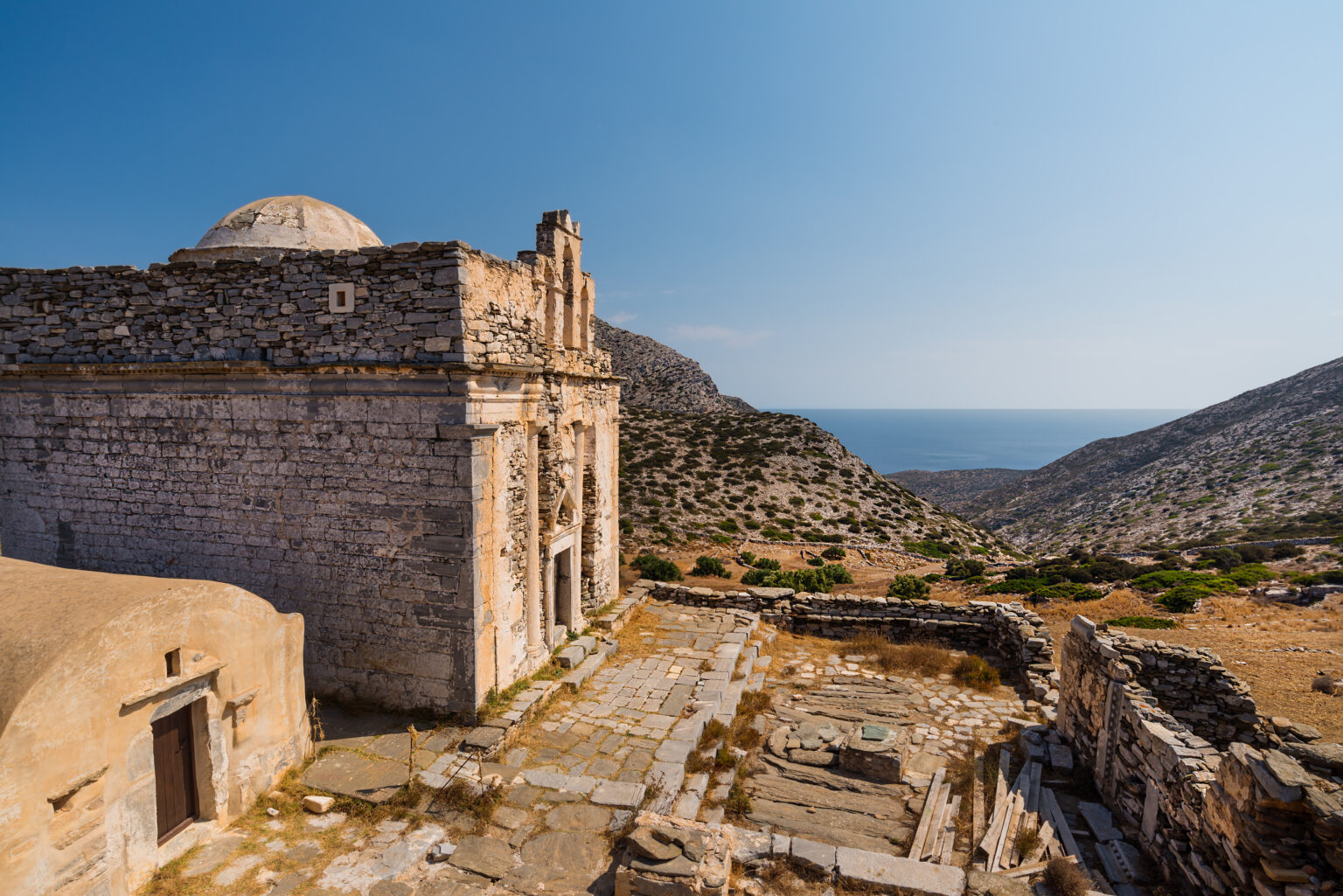 Σίκινος: Άγριο τοπίο, παρθένες παραλίες, ανεξερεύνητη ομορφιά σε ένα ...