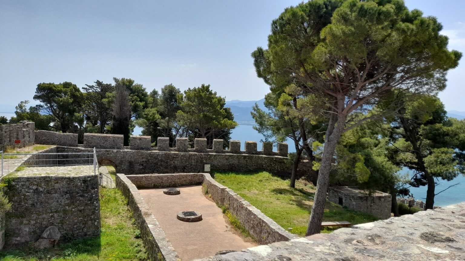 Ναύπακτος: Όμορφες παραλίες, διασκέδαση, πράσινο, ιστορία| travel.gr
