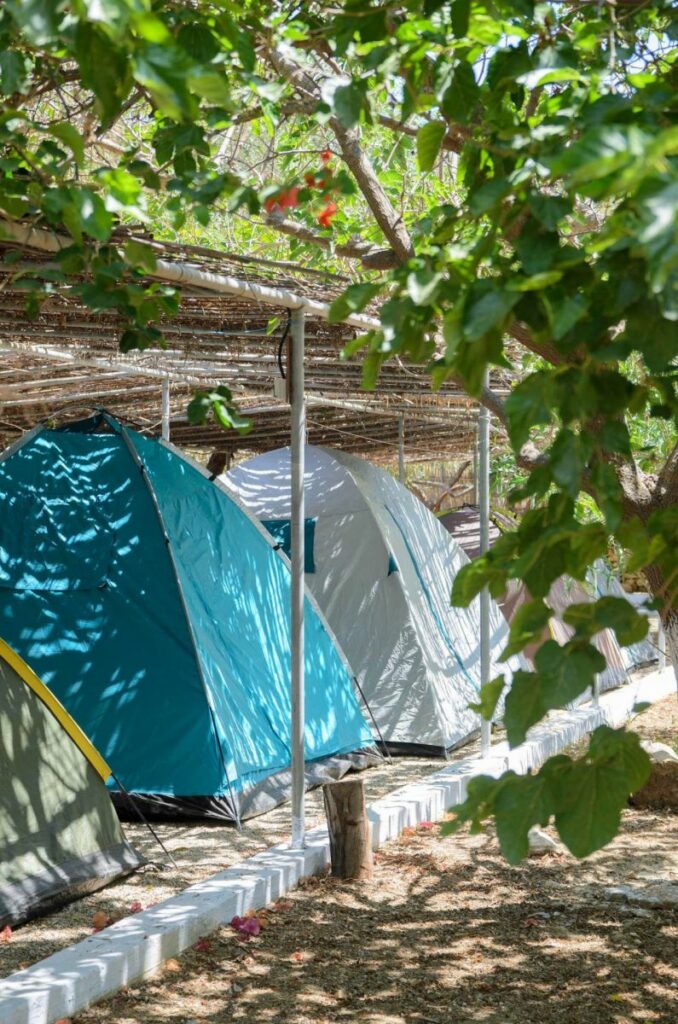 Εκείνα που μοιάζουν με ψαγμένα ξενοδοχεία, εκείνα που παραμένουν χαλαρά ...