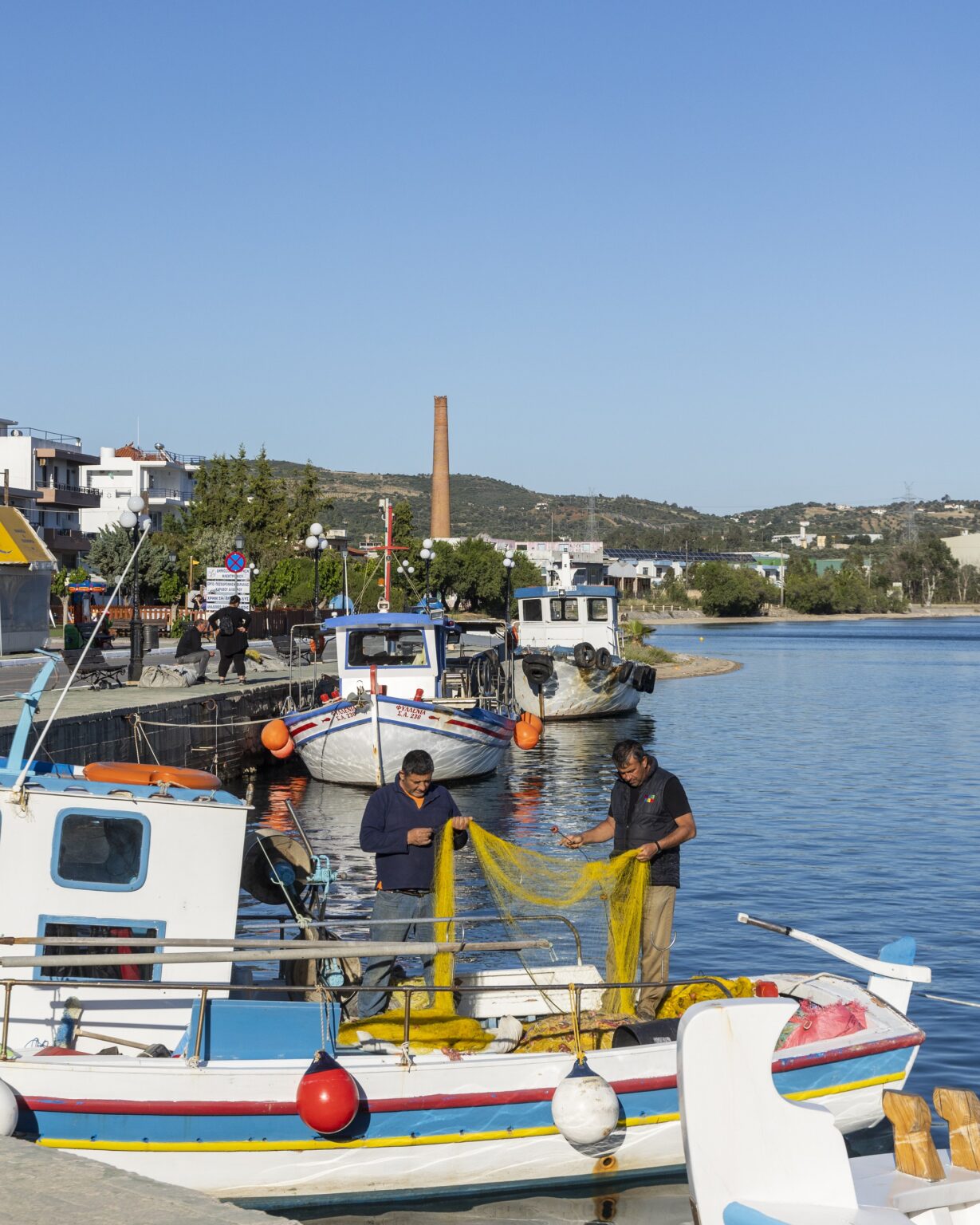 Αλιβέρι Εύβοια βιομηχανικές μνήμες χωριά καταγάλανες ακτές | travel.gr