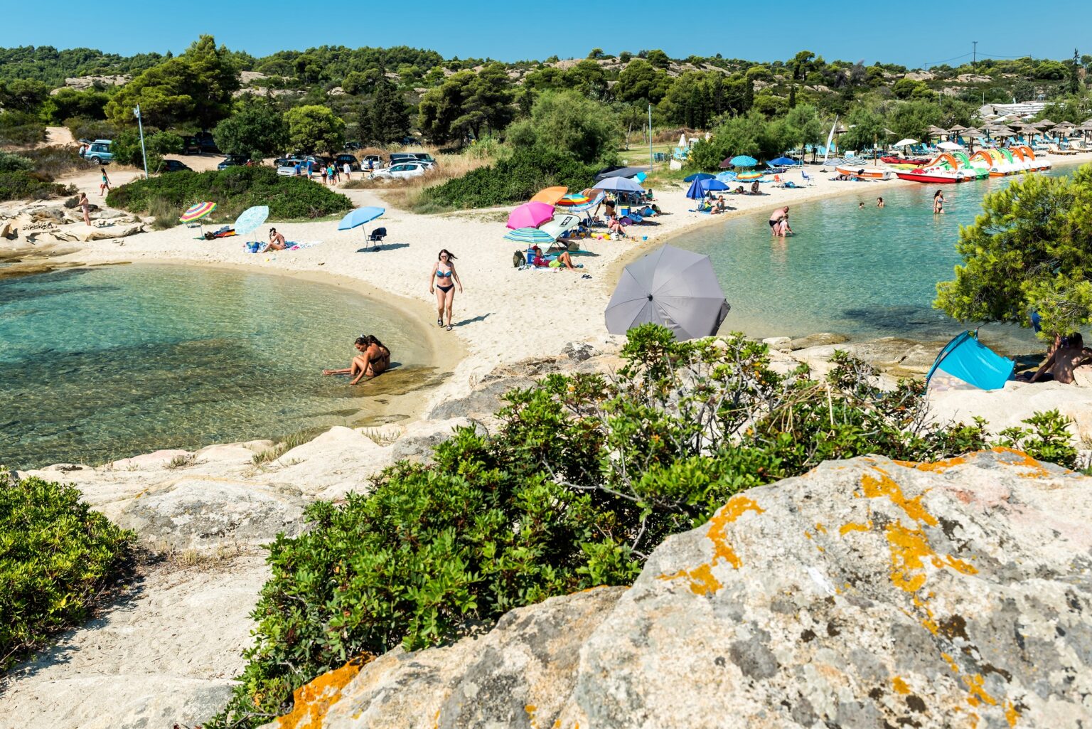 Λαγονήσι διπλή παραλία Χαλκιδική γαλαζοπράσινα νερά νησάκι | travel.gr