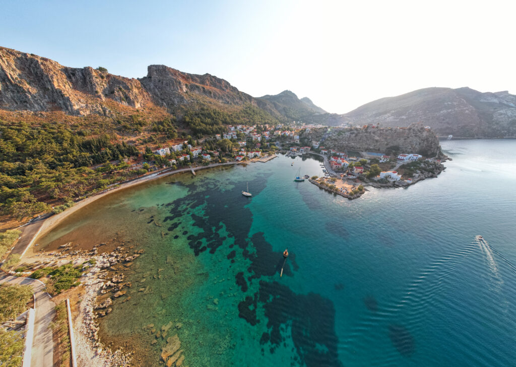 Καστελόριζο, το κοσμοπολίτικο νησί των Δωδεκανήσων μοιάζει με καρτ ...