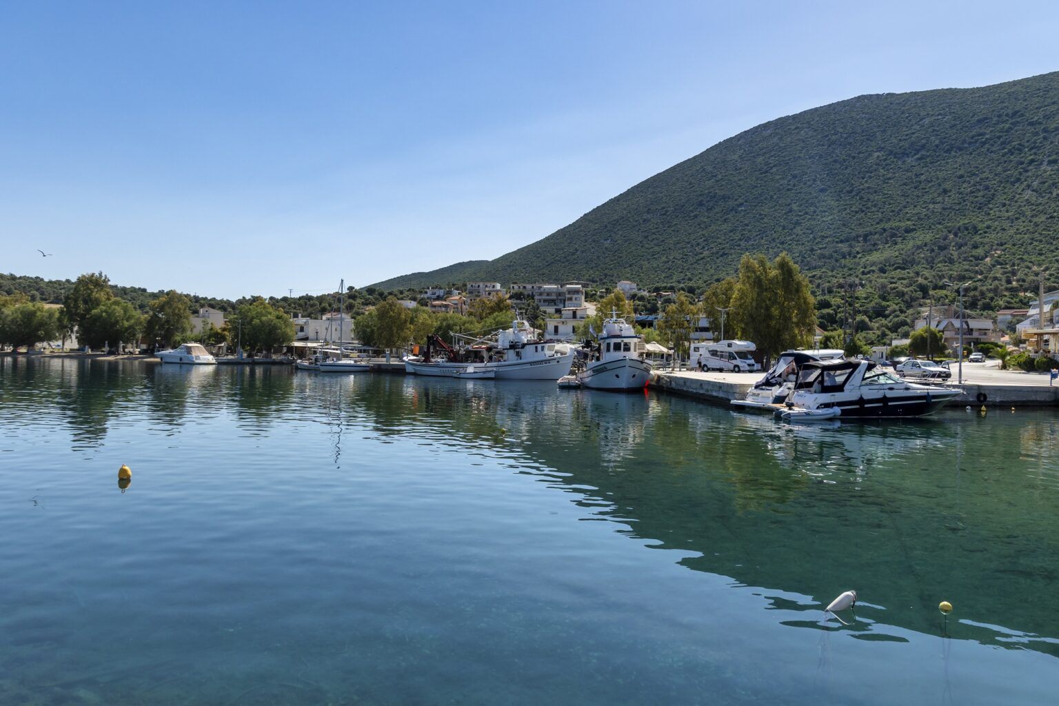 Νέα Στύρα: Ο προορισμός της Εύβοιας με τα γαλανά νερά, τα μυστηριώδη ...