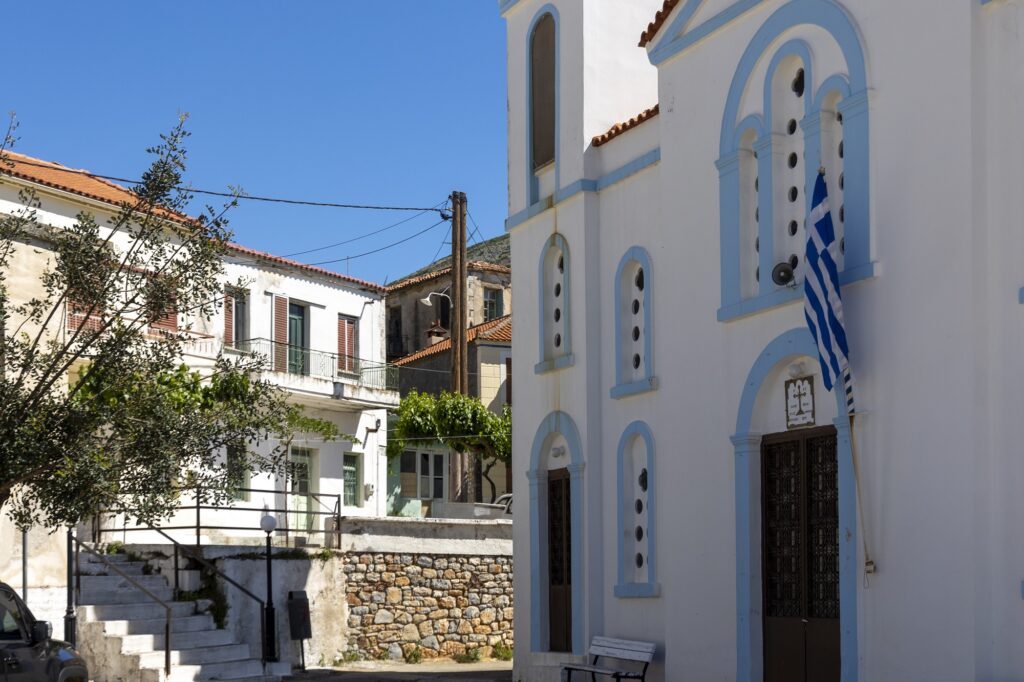 Νέα Στύρα: Ο προορισμός της Εύβοιας με τα γαλανά νερά, τα μυστηριώδη ...