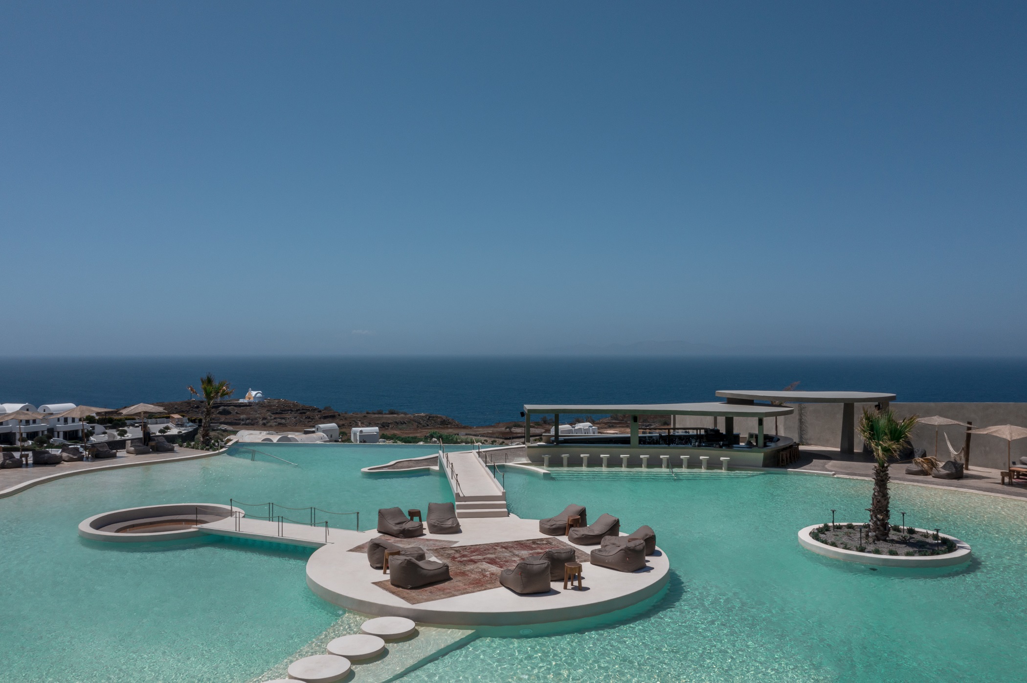 Pacman Sunset Restaurant-Bar Santorini special nights| travel.gr