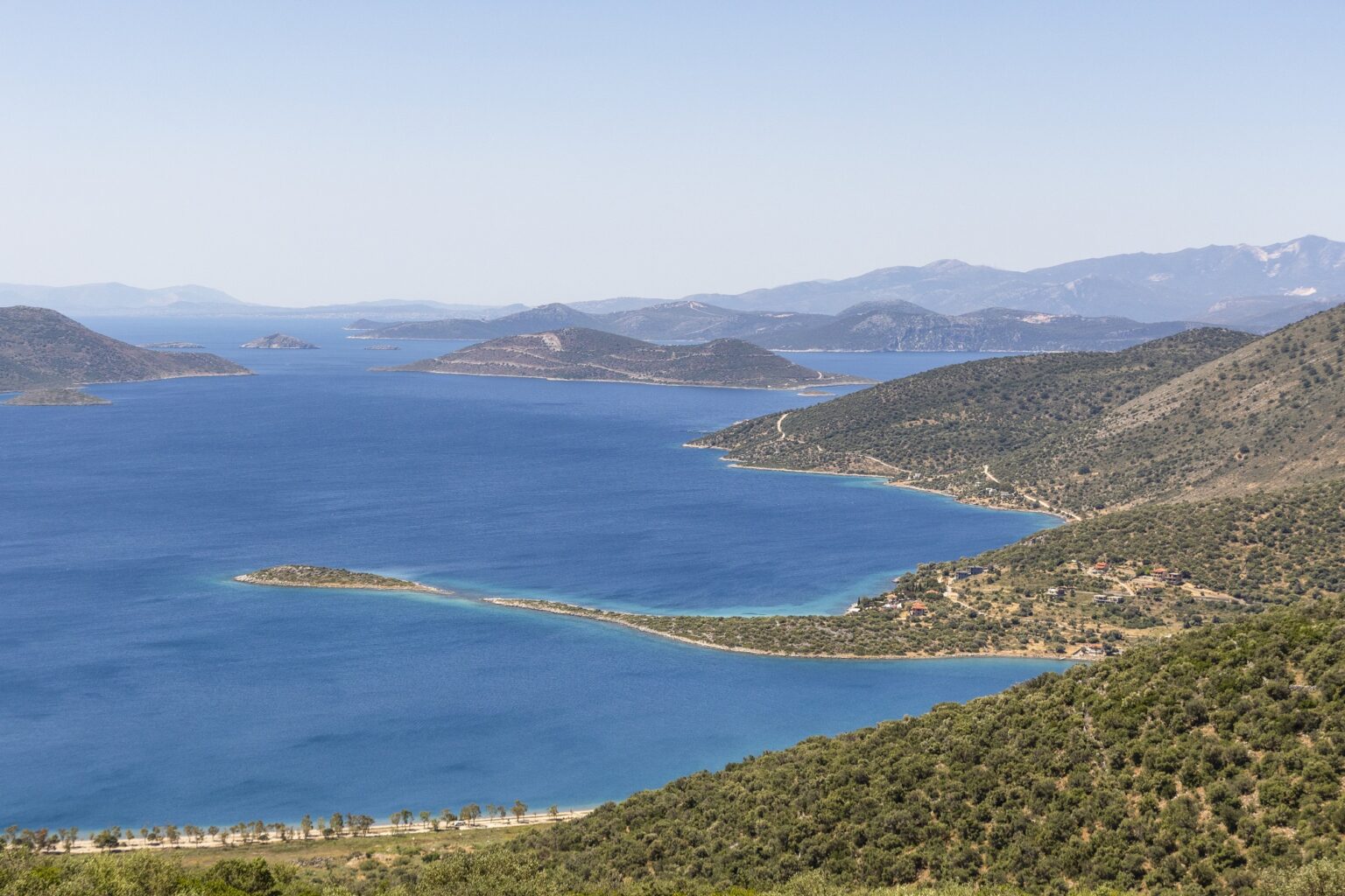 παραλίες Εύβοια μπλε νερά βραχονησίδες καταρράκτες ρέματα | travel.gr